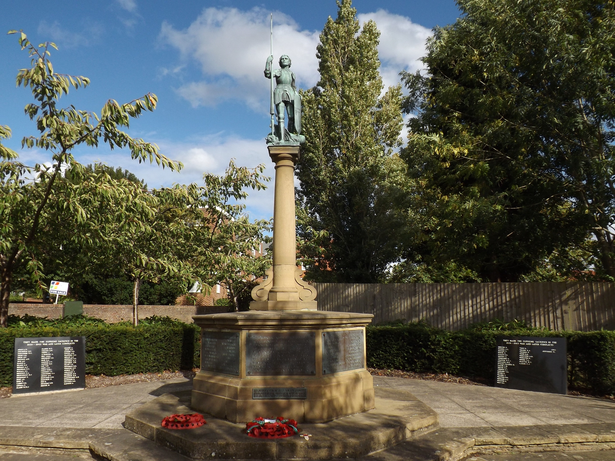 BURGESS HILL TOWN MEMORIAL - WW1 - War Memorials Online